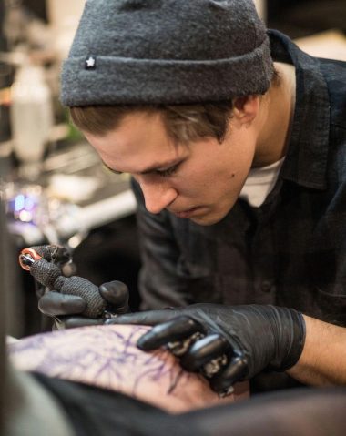 Dustin Levi, Tätowierer / Hamburg – Feelfarbig / Tattoos sind Kunst.